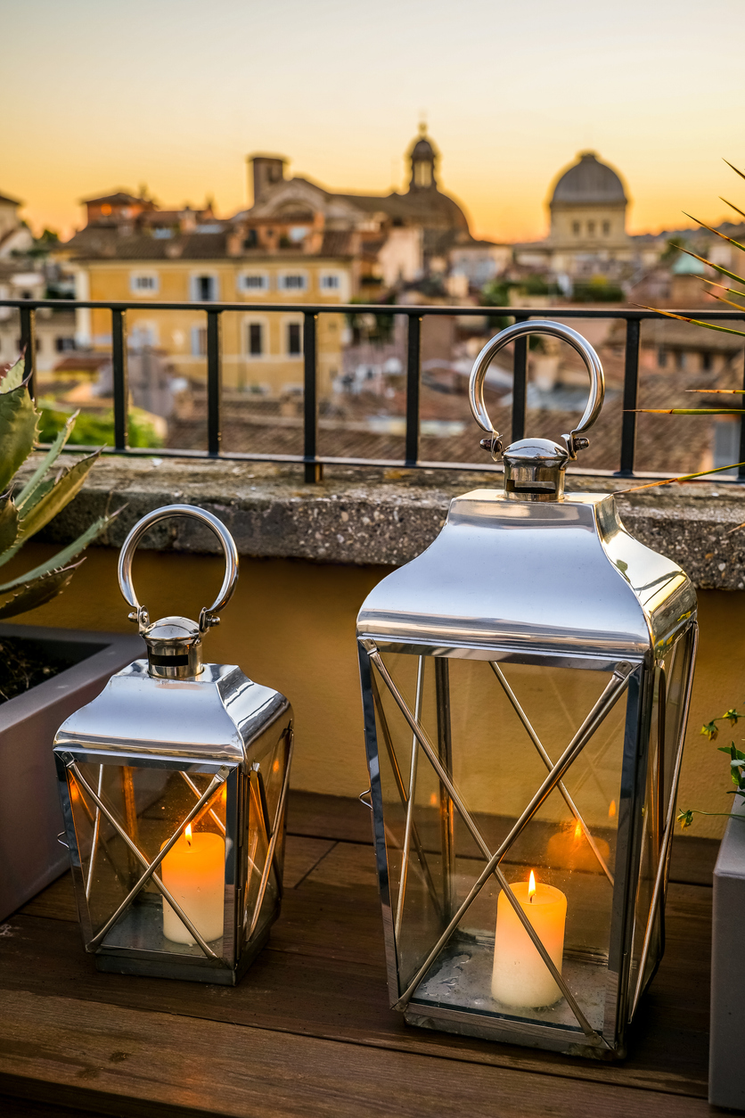 Iluminar un balcón o terraza sin electricidad - Indomio News